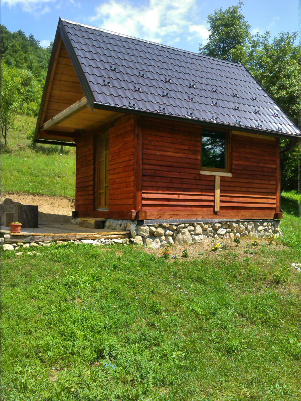 Oglas - Vikendica na prodaju - 15000 € - BIH / Teslić - Bosna i Hercegovina